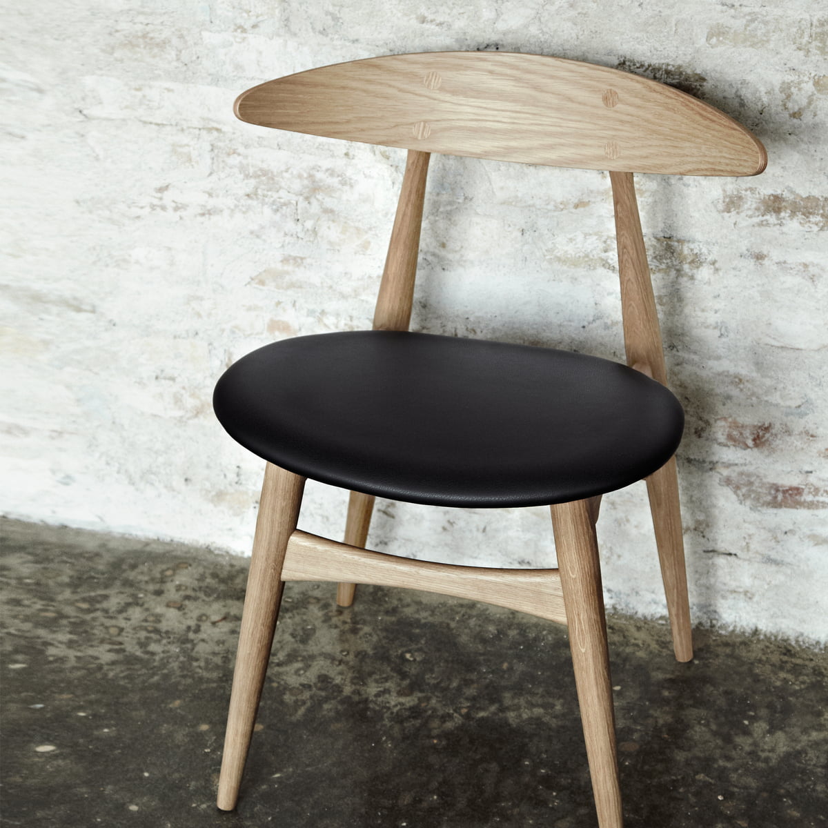 CH33 Chair by Carl Hansen in the home design shop